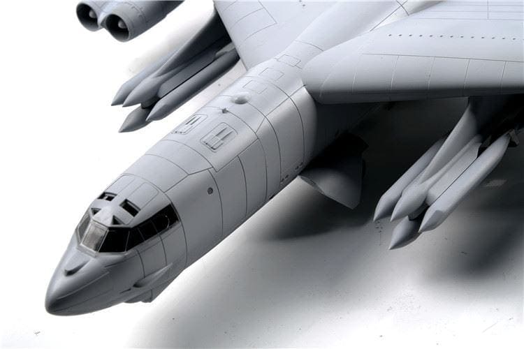 ModelCollect - UA72211 (Old UA72200) - B-52H U.S. Stratofortress ...