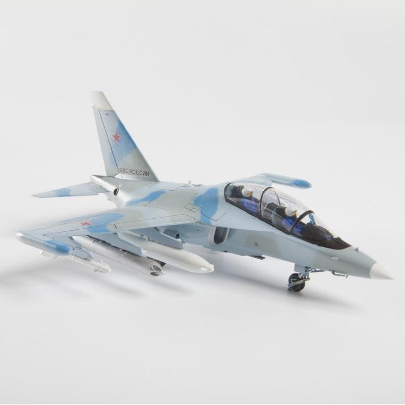 Zvezda - 7307 - Russian training jet Yak-130 - 1/72 Scale Model
