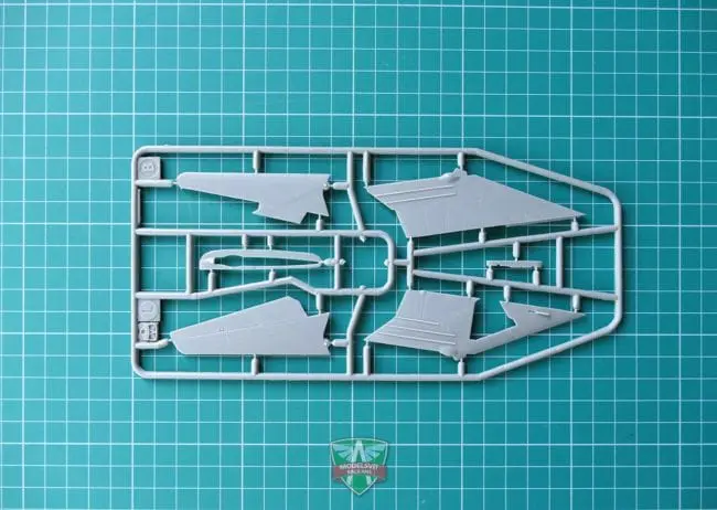 Modelsvit - 72017 - Sukhoi Su-17 Early version - 1/72 Scale Model